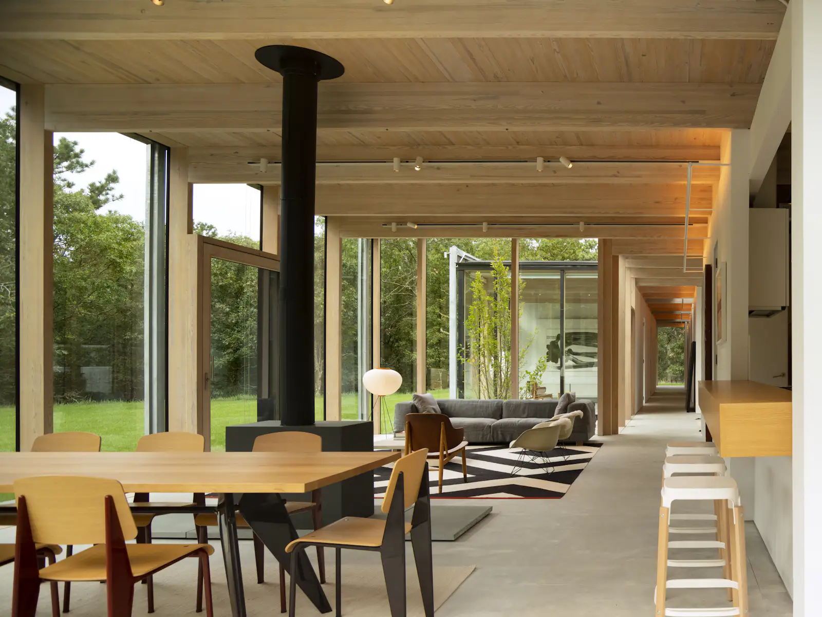 Photo 6 of 12 in An Energy-Efficient Glass House in East Hampton Shifts ...
