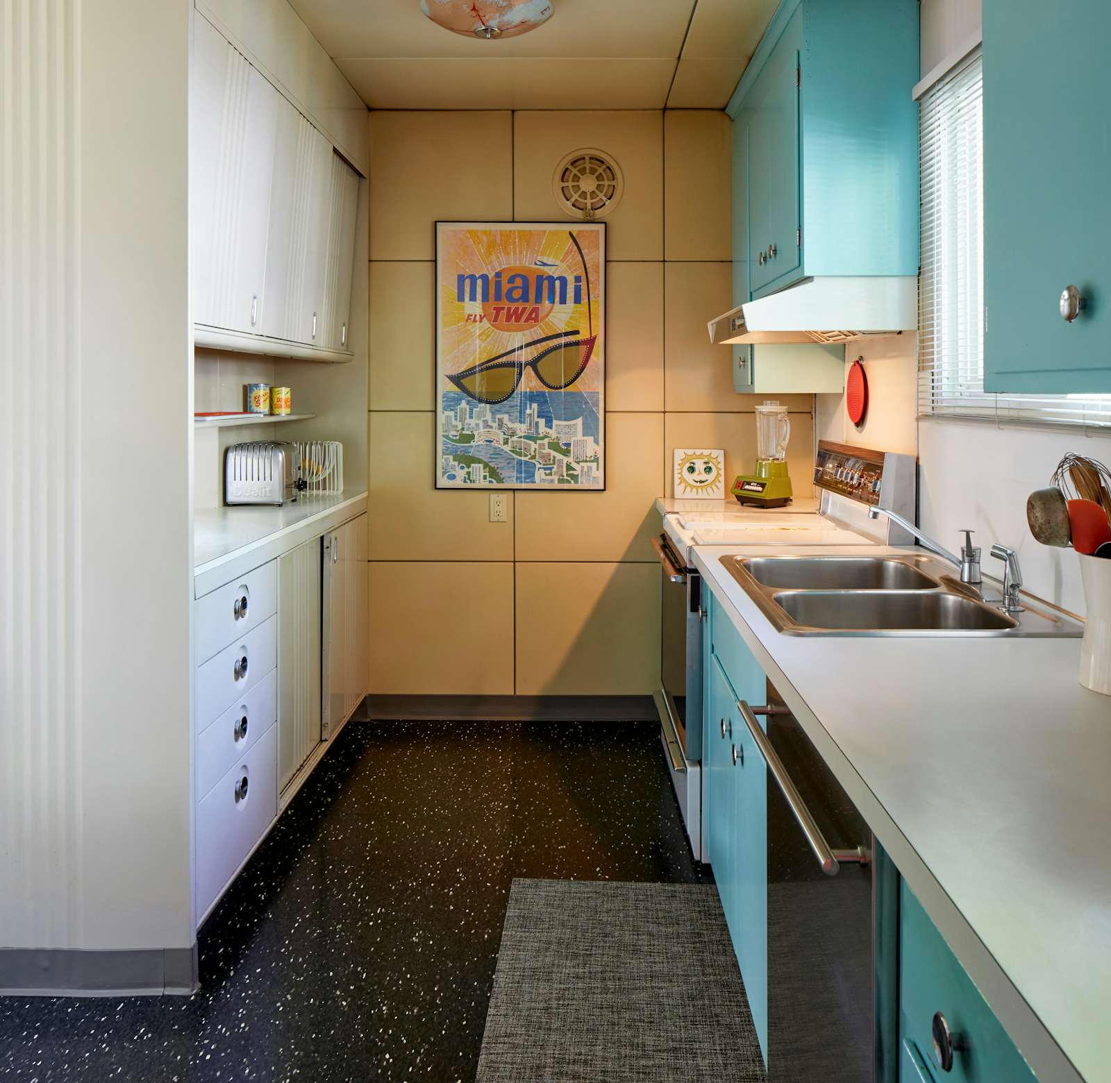 Photo 5 Of 11 In A Lustron Steel Prefab In Pristine Condition Lists For photo-5-of-11-in-a-lustron-steel-prefab-in-pristine-condition-lists-for