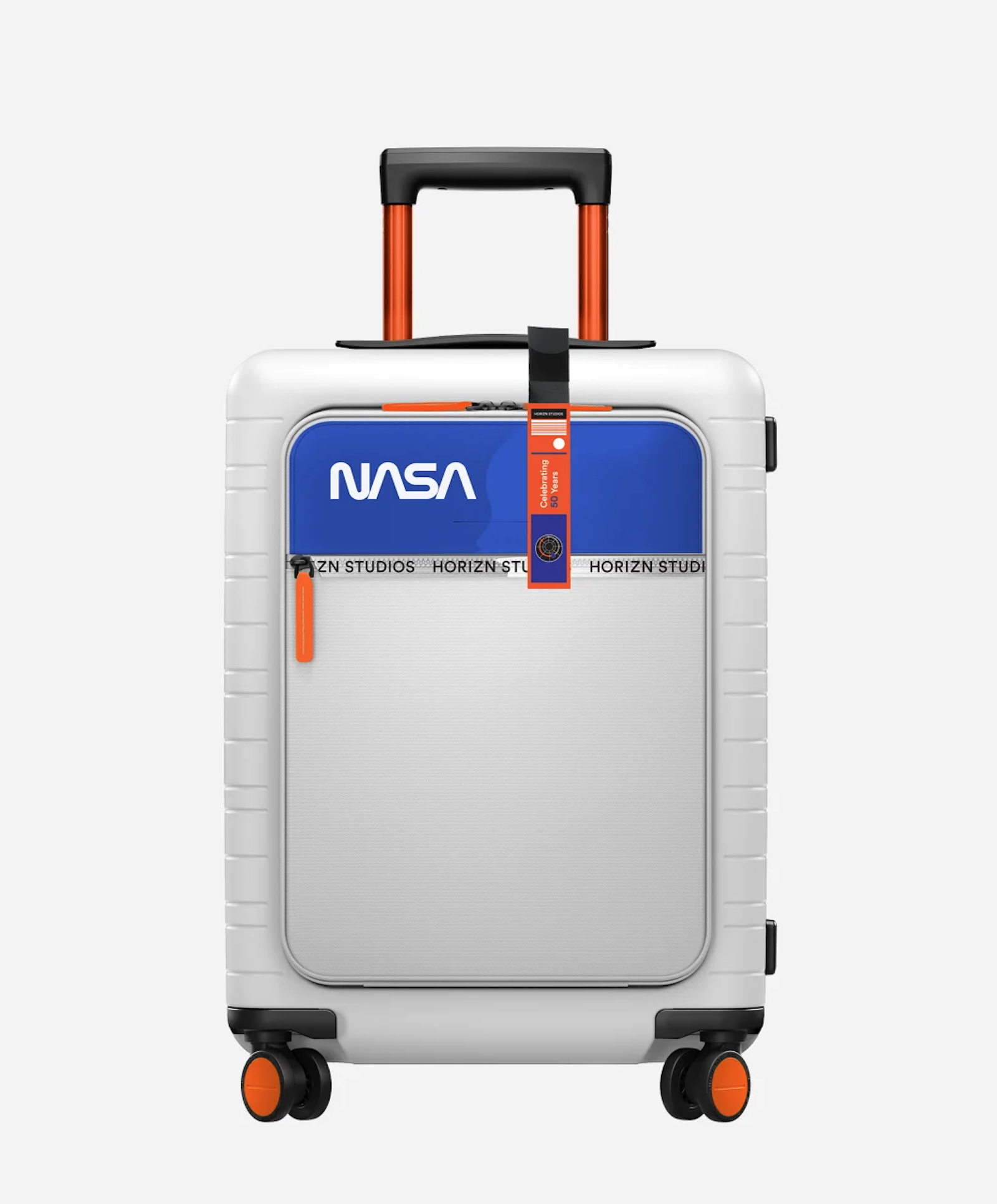 Photo 1 of 4 in 18-Year-Old NASA Cadet Alyssa Carson Co-Designs Luggage ...
