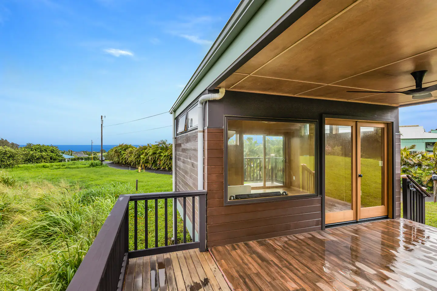 Photo 3 of 13 in A Breezy Prefab on Hawaii’s Big Island Lists For $379K ...
