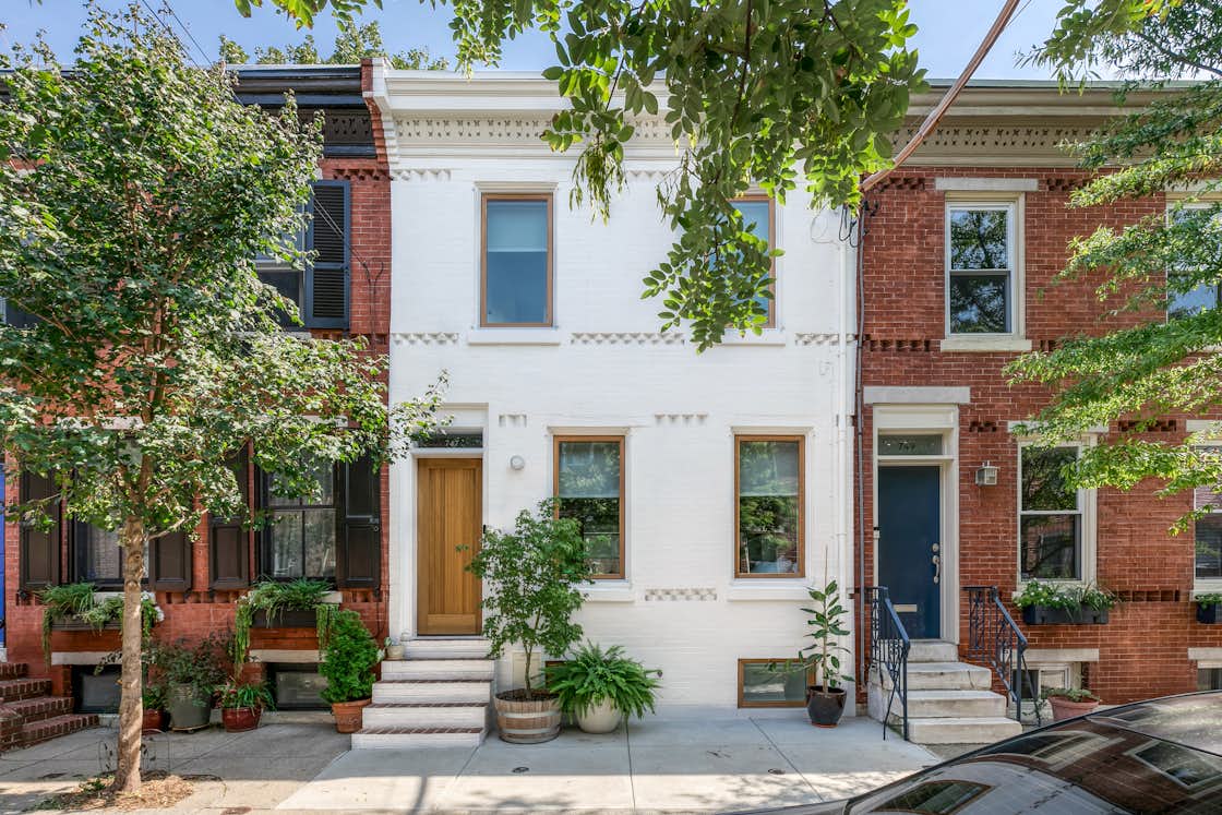 14 Row Houses and Brownstones “Before & After” Their Much-Needed ...