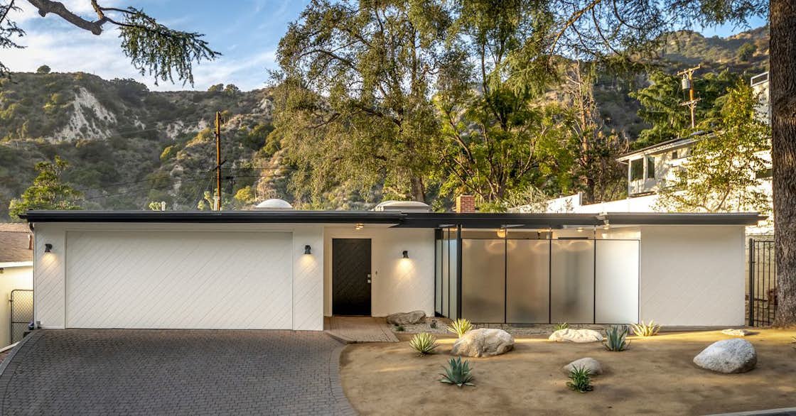 Photo 2 of 8 in This Pierre Koenig–Designed Midcentury Marries Killer ...