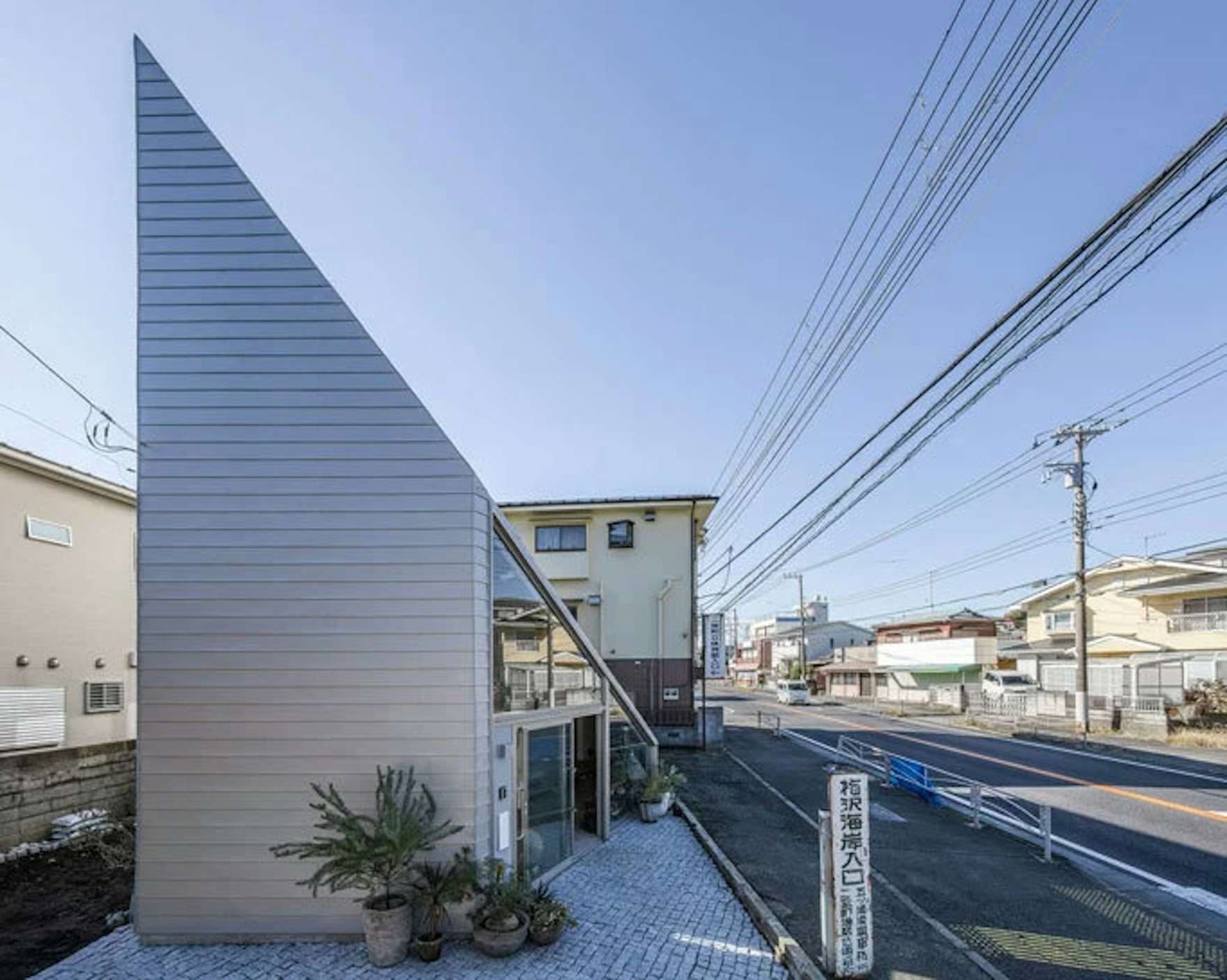 Photo 2 of 10 in A Japanese Painter’s Wedge-Shaped Home Tucks its ...