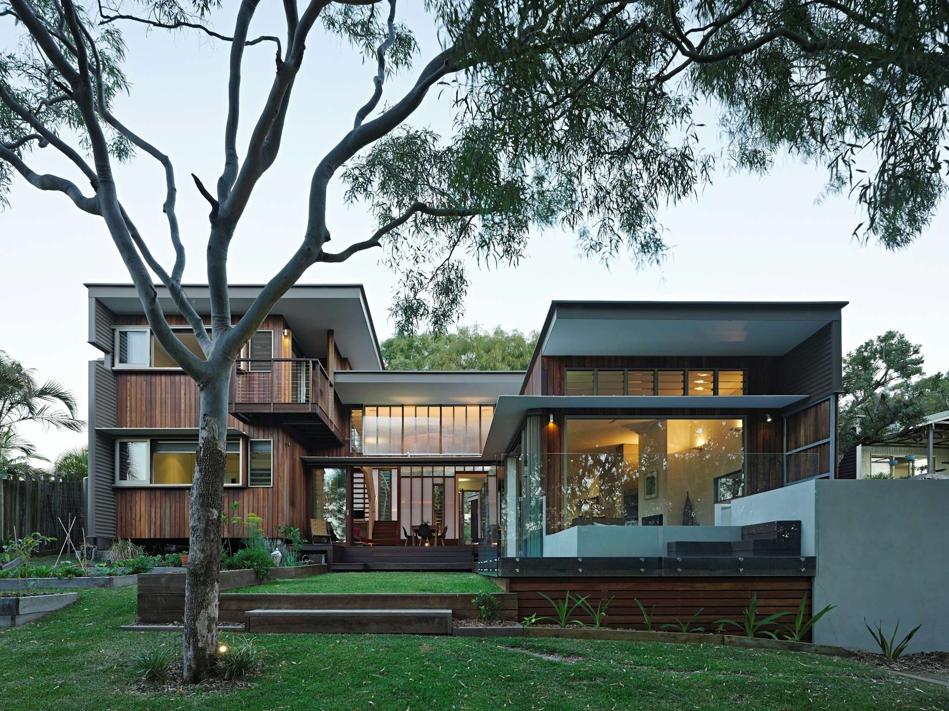 Photo 8 of 10 in Vegetation Cocoons This Tranquil Beach House in ...