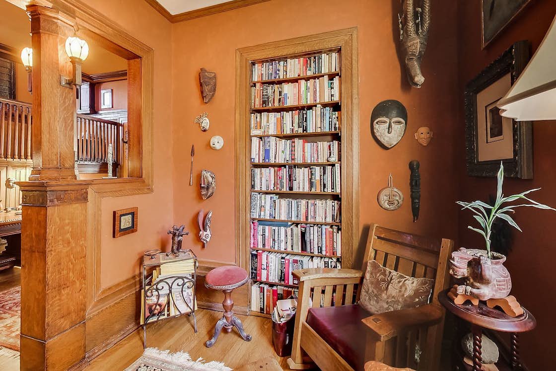 Photo 9 of 15 in An Early Prairie-Style Residence by Frank Lloyd Wright ...