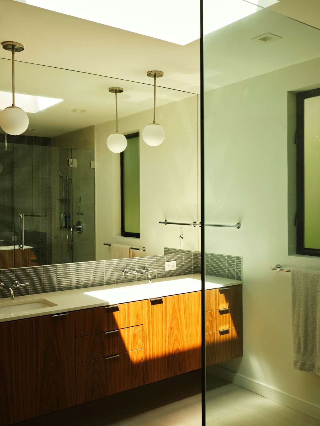 Photo 11 of 14 in To Update a Midcentury With a Striking Open-Truss ...