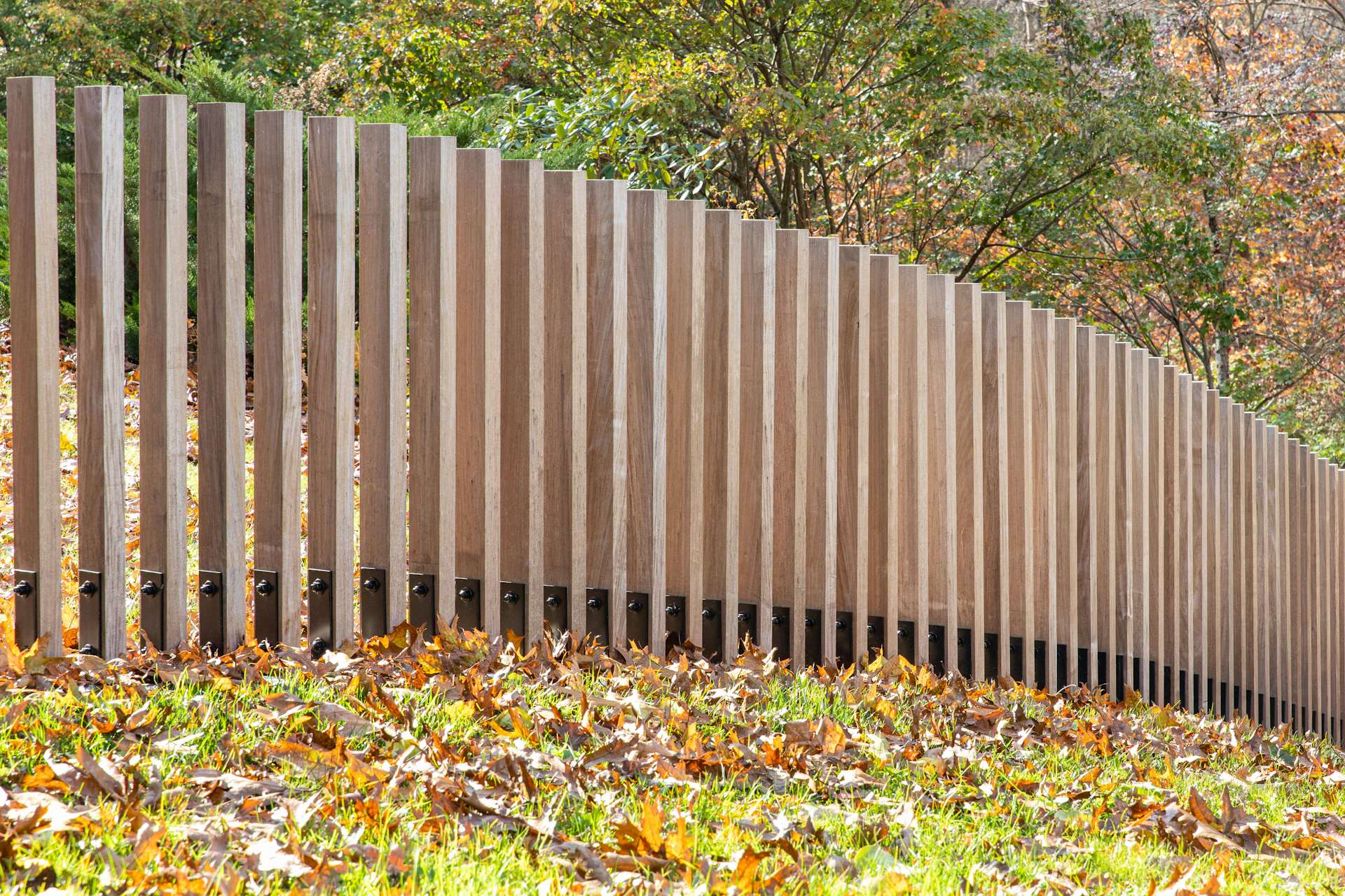 Photo 4 of 5 in In the Hudson Valley, a Minimalist Fence Artfully ...