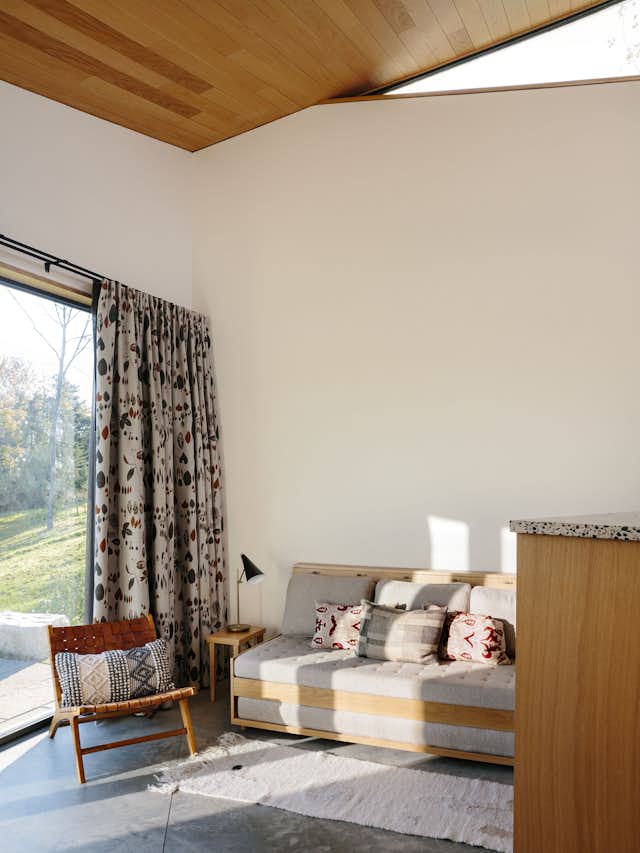 Photo 6 of 13 in A Pinwheel-Shaped Cottage in Upstate New York Packs a ...