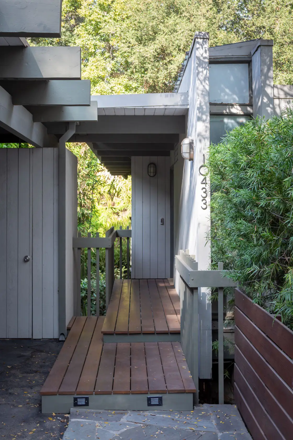 Photo 1 of 13 in A Serene Post-and-Beam Home in the Hills of Los ...