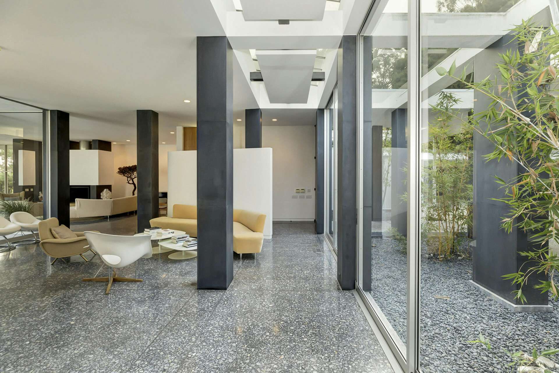 Photo 5 of 15 in The Holt House by Midcentury “Architect to the Stars ...