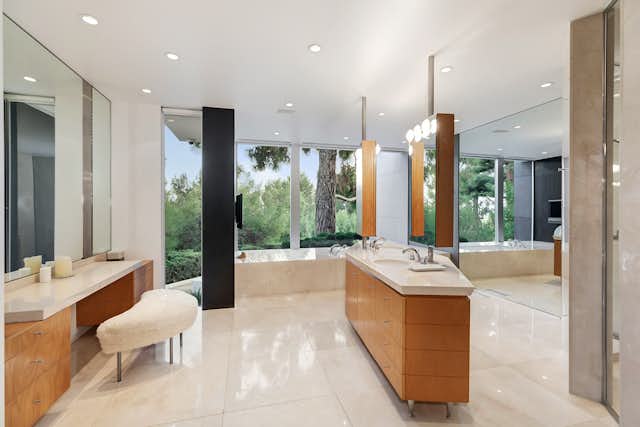 Photo 10 of 15 in The Holt House by Midcentury “Architect to the Stars ...