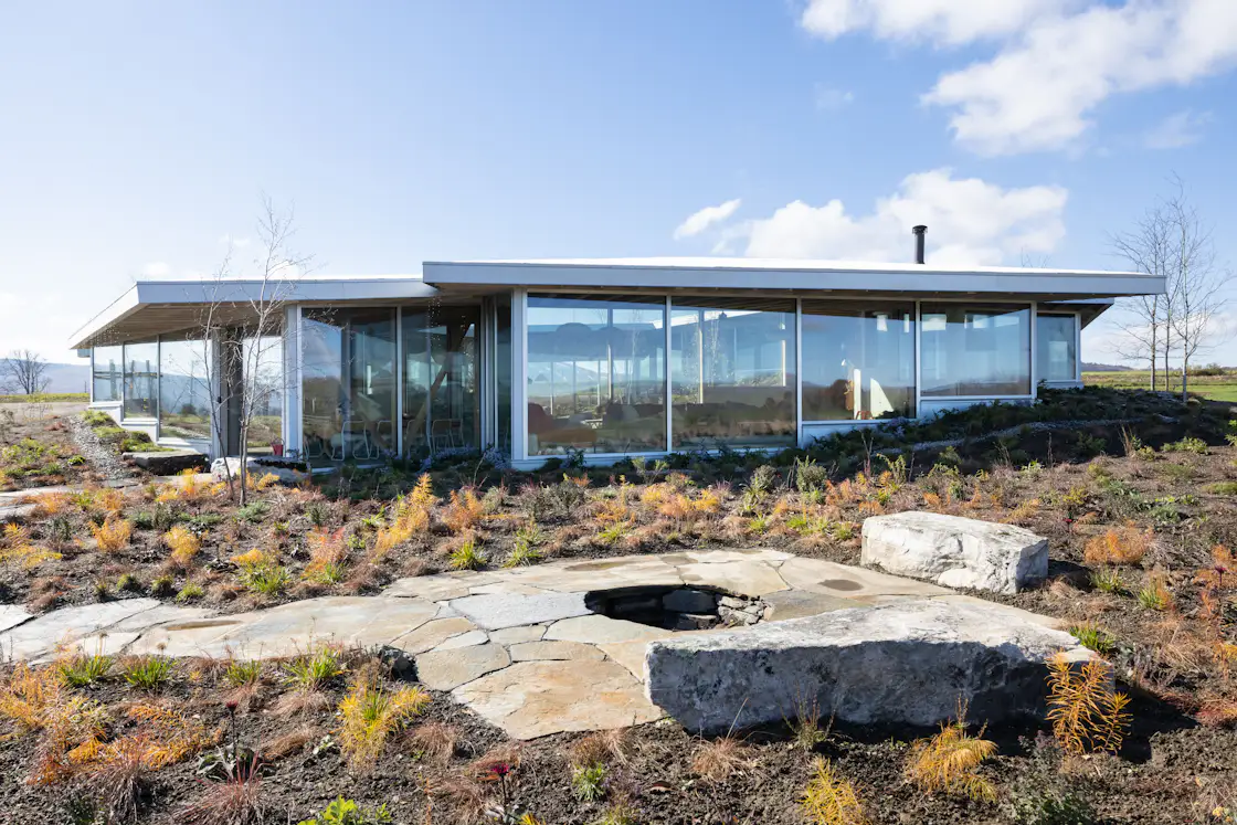 Photo 5 of 15 in Six Overlapping Pavilions Create a Flower-Shaped Home ...