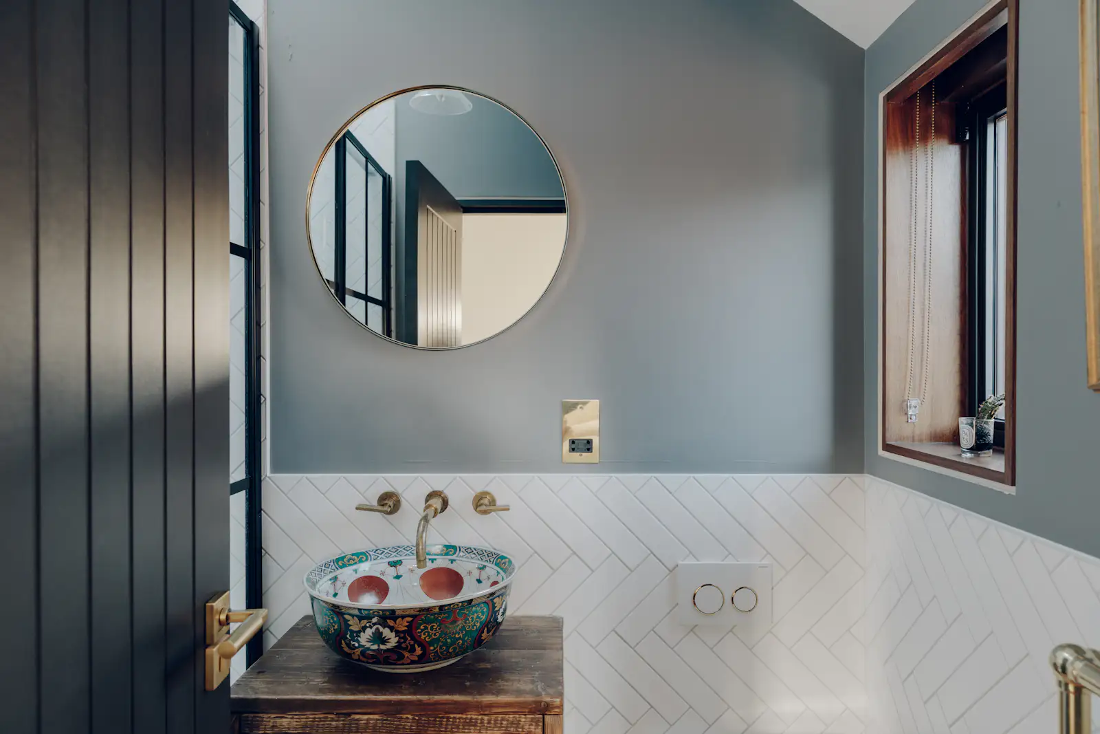 An Enchanting, Reimagined Coach House in London Asks £2M - Dwell