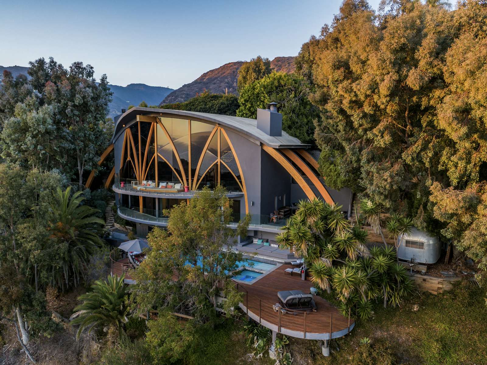 Harry Gesner’s Ravenseye House Swoops Onto the Market in Malibu for $9 ...
