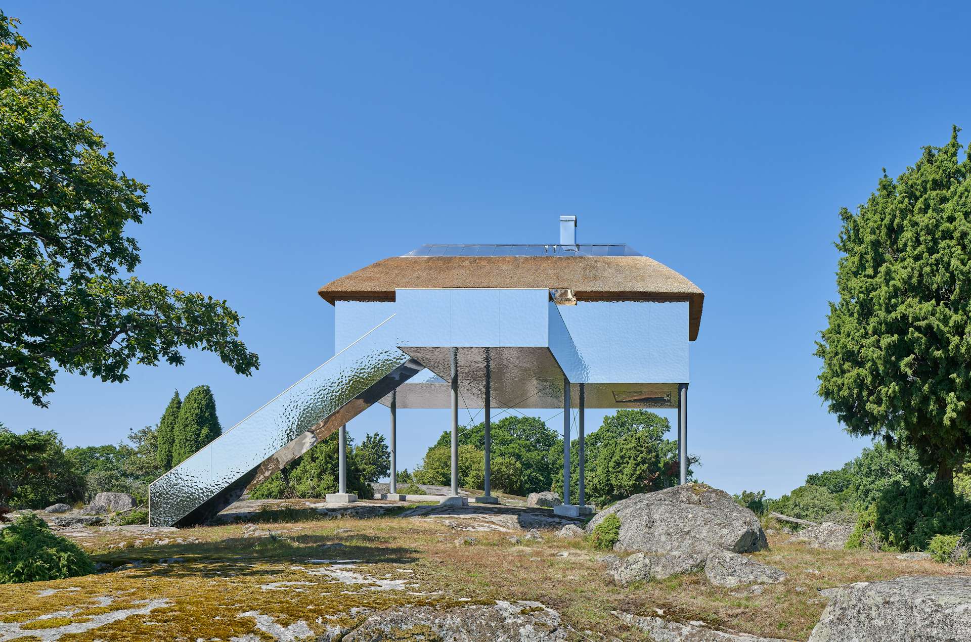 Photo 9 of 9 in A Surreal Mirrored Cabin Stands High Above the Earth in ...