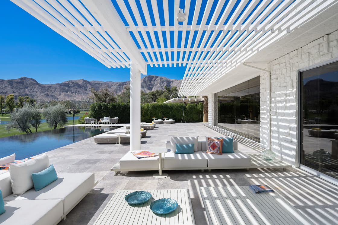 Photo 9 of 10 in An Airy Abode With Intimate Indoor/Outdoor Vibes Seeks ...