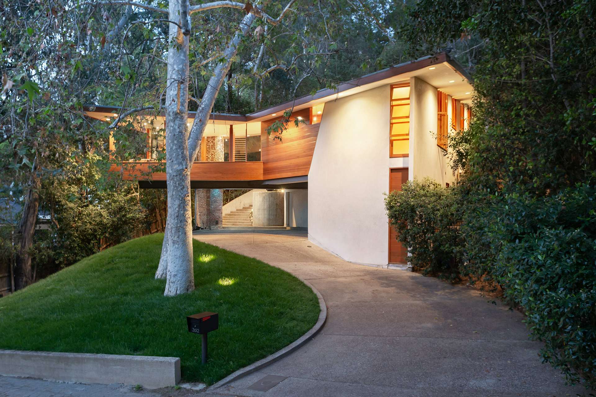 Photo 15 of 15 in An Impeccably Restored John Lautner Home Seeks $2.5M ...