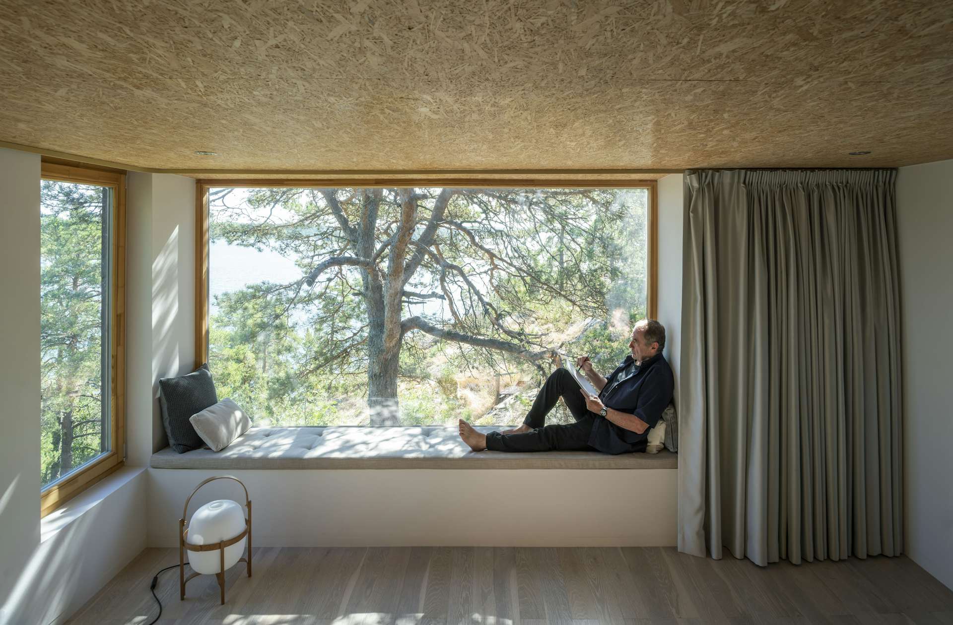 Photo 8 of 15 in An Architect’s Weekend Home Balances on a Rocky Slope ...