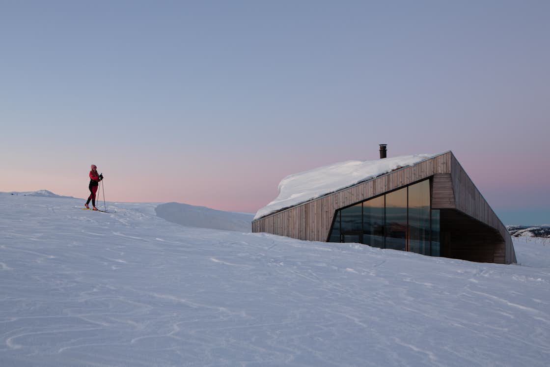 A Nearly Invisible “Hytte” Rises From a High Plateau in Norway - Dwell