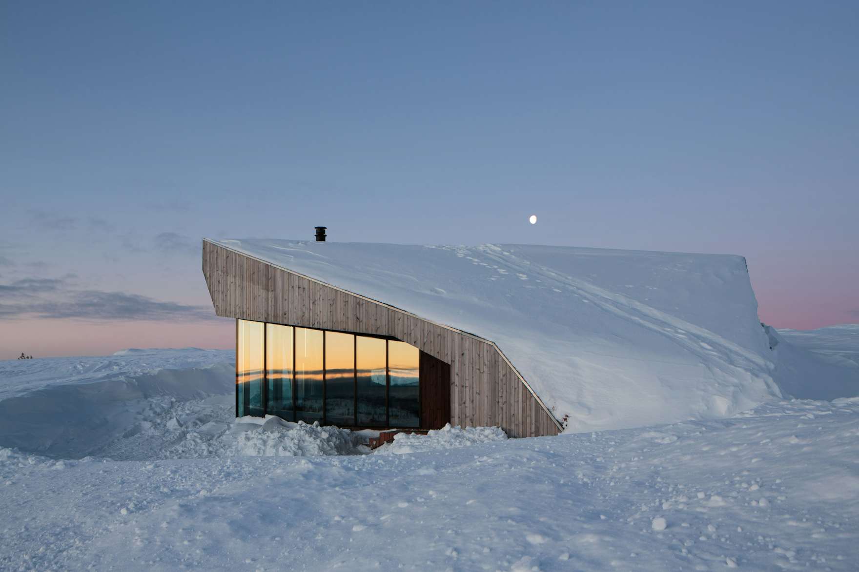 Photo 15 of 16 in A Nearly Invisible “Hytte” Rises From a High Plateau ...