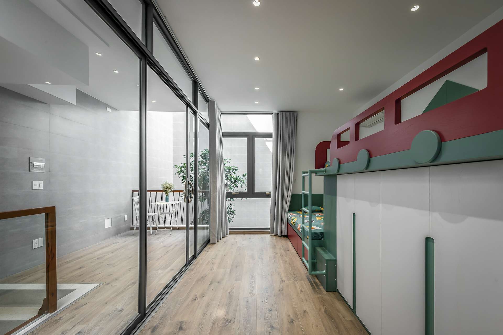 Photo 8 of 13 in A Light-Filled Atrium With a Tree House Anchors a ...