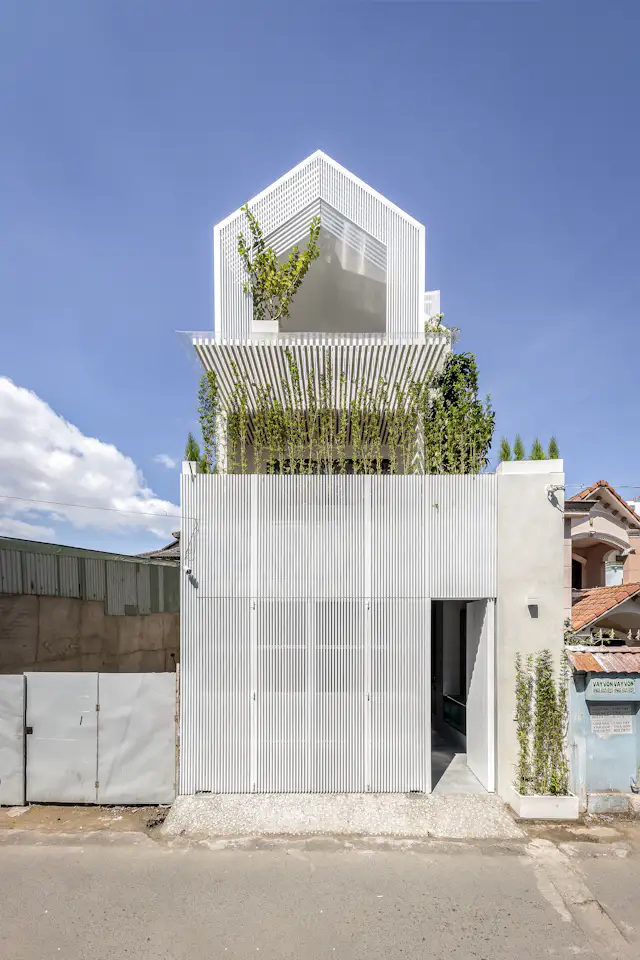 Photo 2 of 13 in A Light-Filled Atrium With a Tree House Anchors a ...