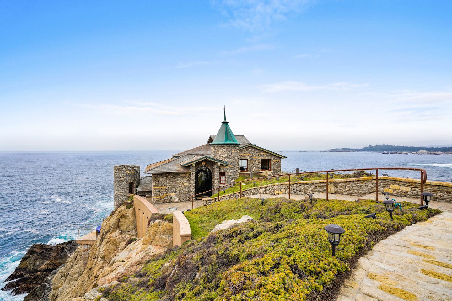 Actress Kim Novak’s Dramatic Former Cliff House Hits the Market in ...