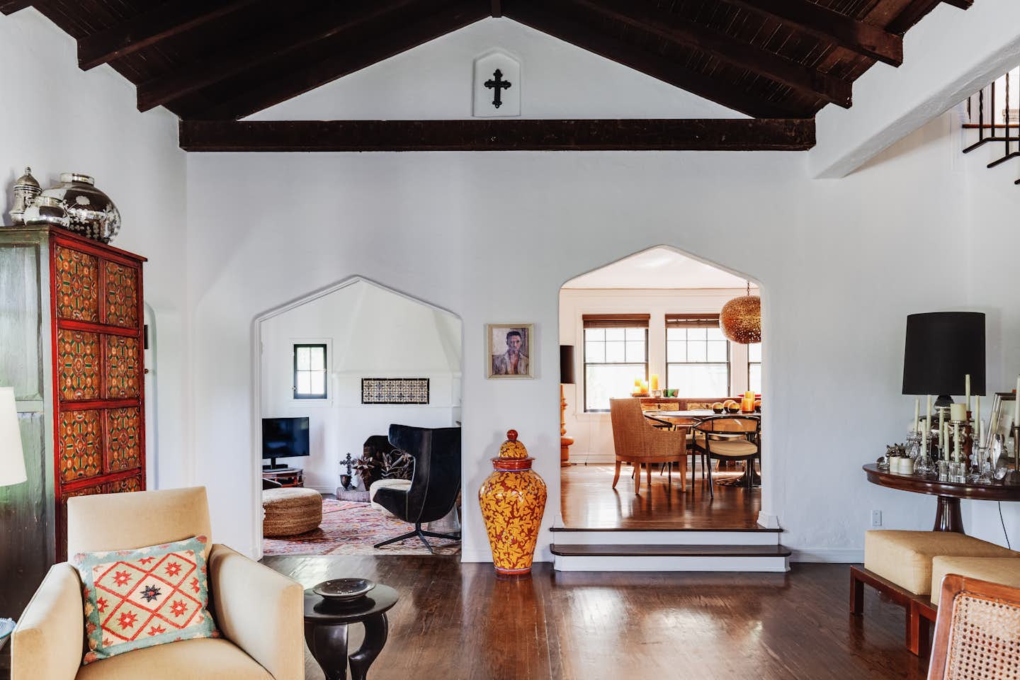 Photo 4 of 14 in A Cozy Spanish-Style Home on Hollywood Boulevard Seeks ...