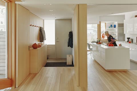 Photo 5 of 19 in An Architect’s Slim Home Emphasizes the Outdoors and ...