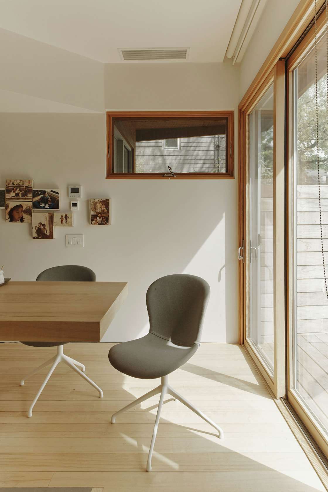 Photo 11 of 19 in An Architect’s Slim Home Emphasizes the Outdoors and ...