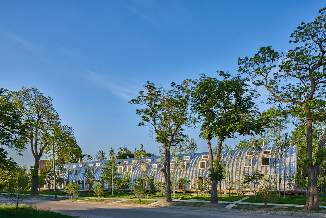 A Massive Metal “Caterpillar” Brings Eight Cost-Effective Apartments to ...