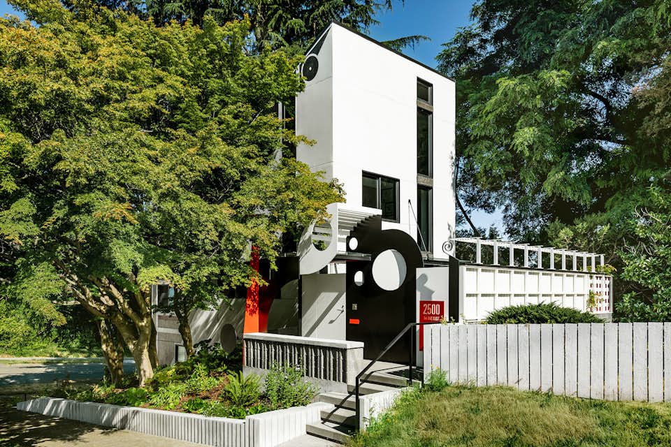 A Seattle Couple’s Playful Home Honors the Eccentric Vision of Its ...