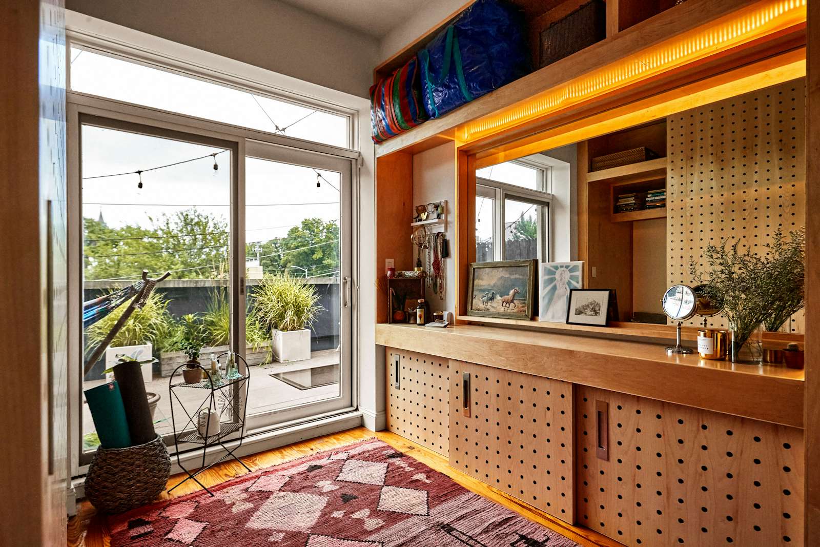 Photo 10 of 12 in A Skinny Brooklyn Townhouse Stacks Spaces for Living ...