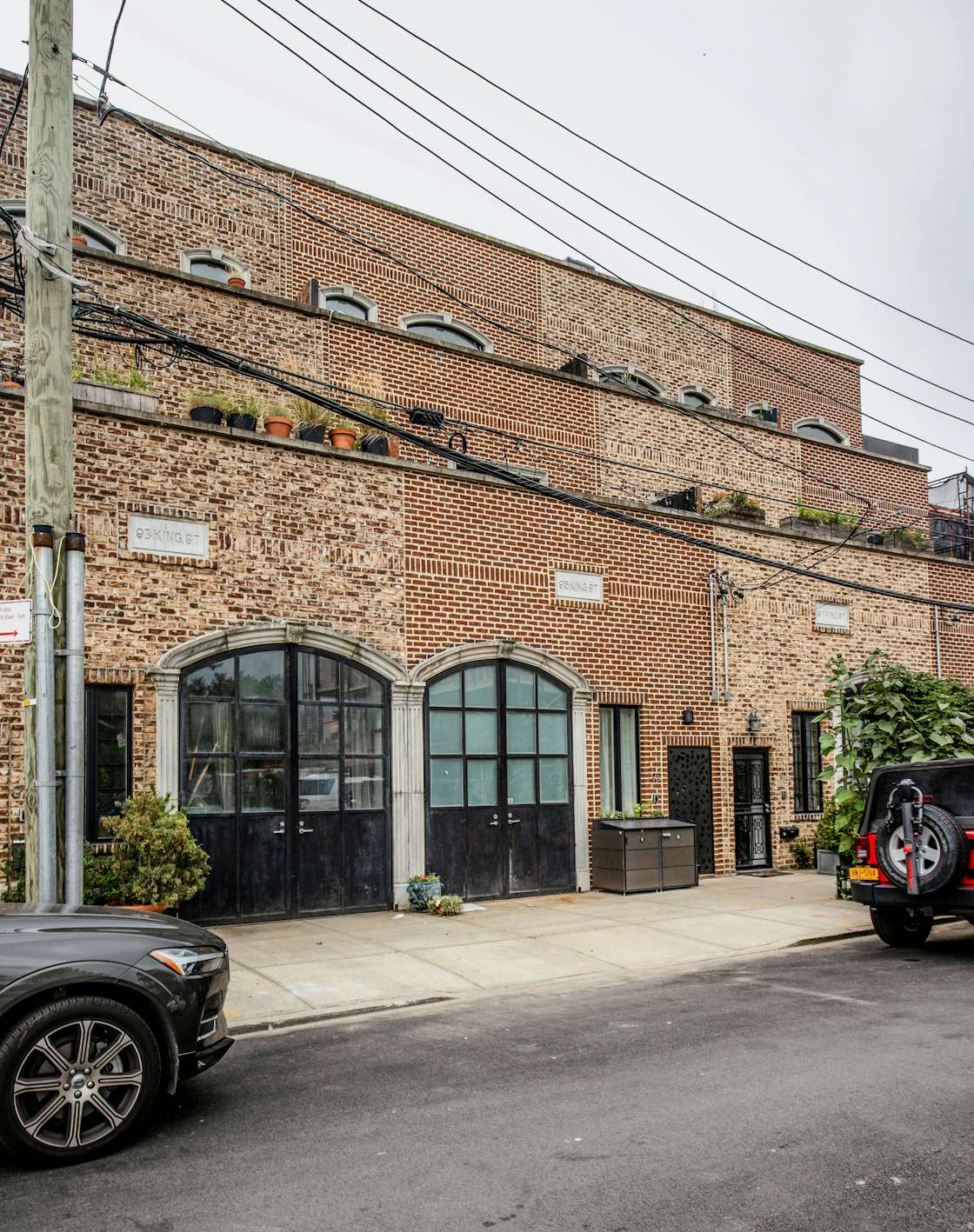 A Skinny Brooklyn Townhouse Stacks Spaces for Living, Working, and ...