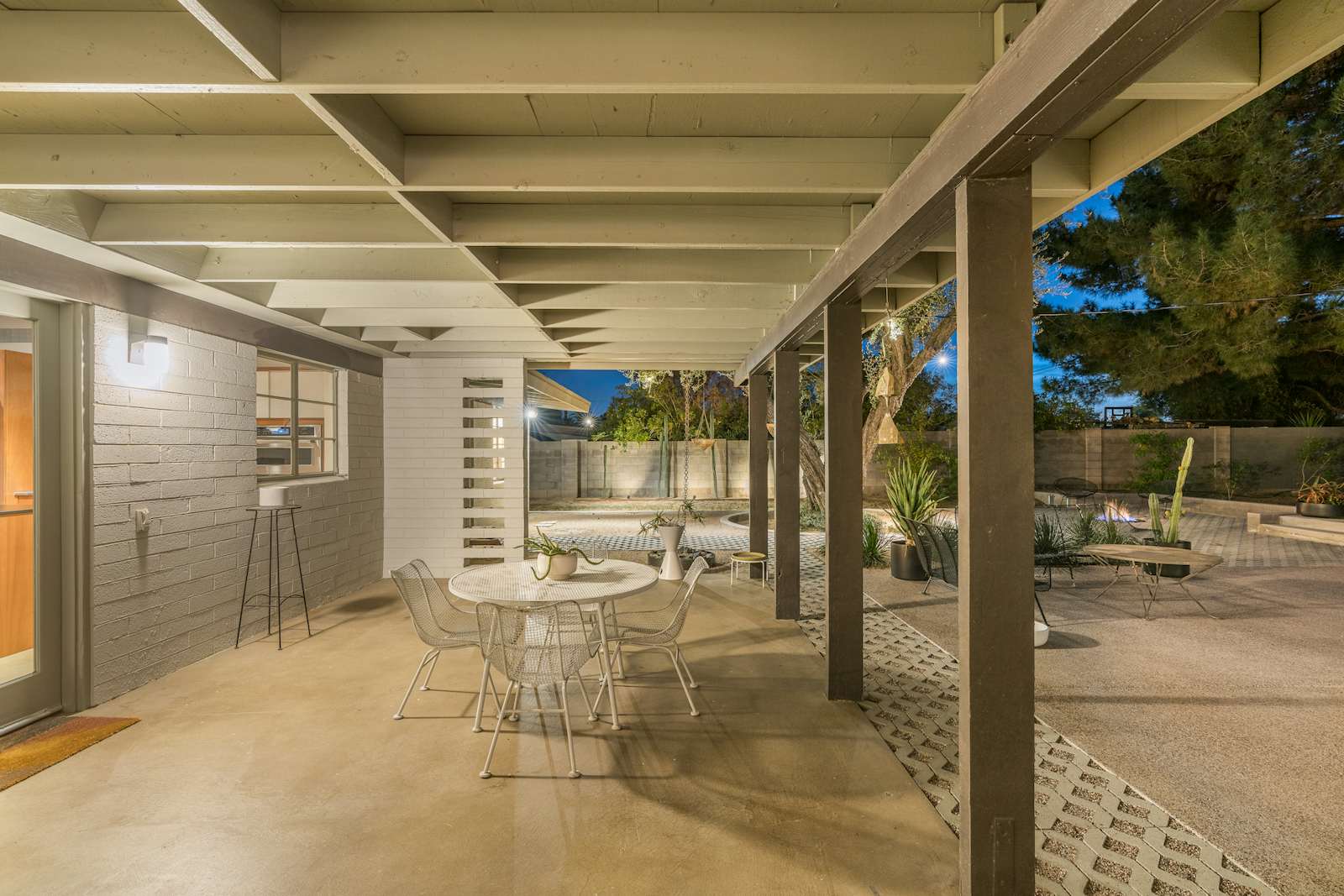 Photo 15 of 18 in A Signature Midcentury Modern by Architect Ralph ...