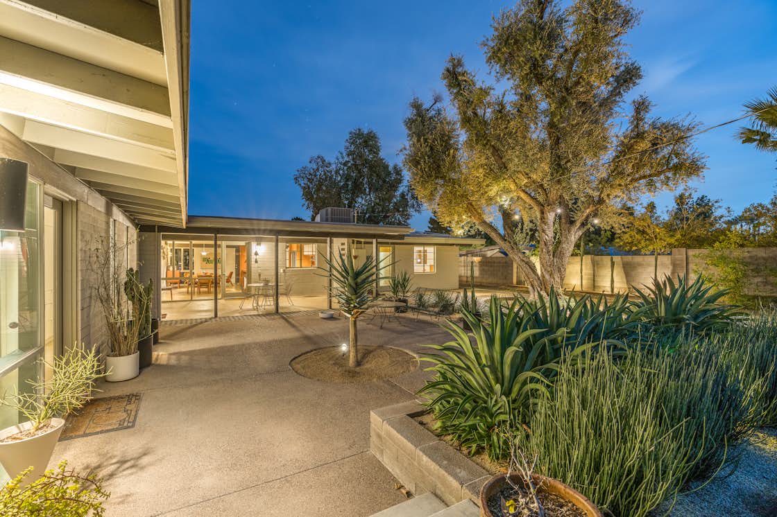 Photo 17 of 18 in A Signature Midcentury Modern by Architect Ralph ...