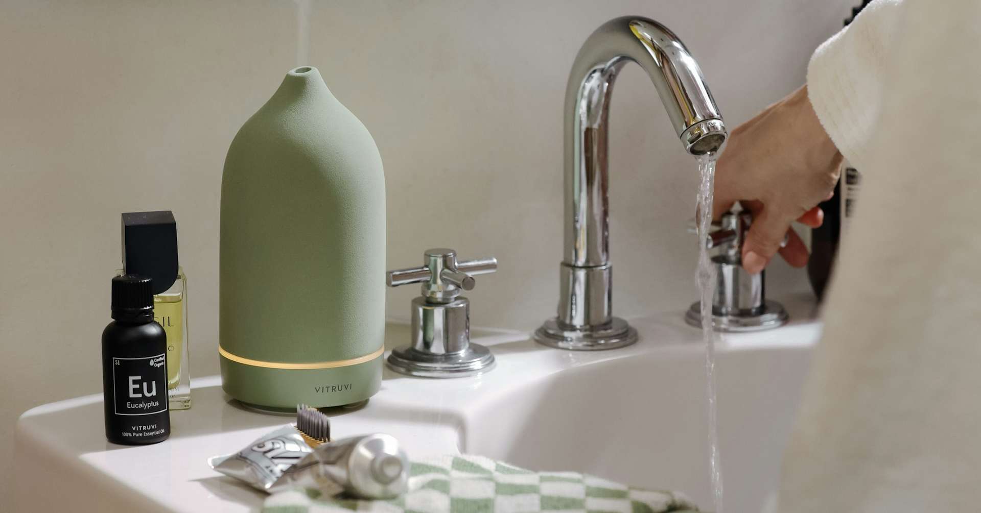 Vitruvi’s Diffuser Looks as Good as It Makes Your Room Smell - Dwell