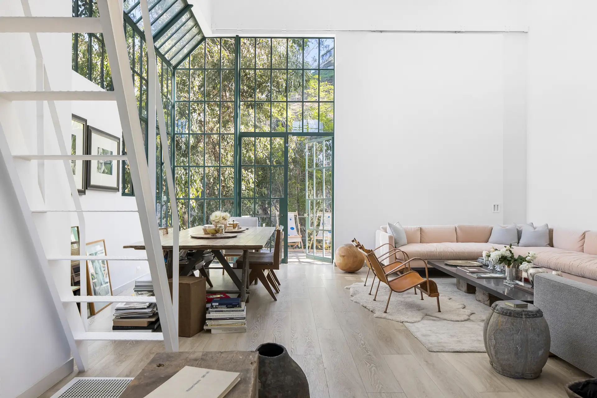 Photo 8 of 11 in Richard Neutra’s Boxcar-Style Loring House Lists for ...