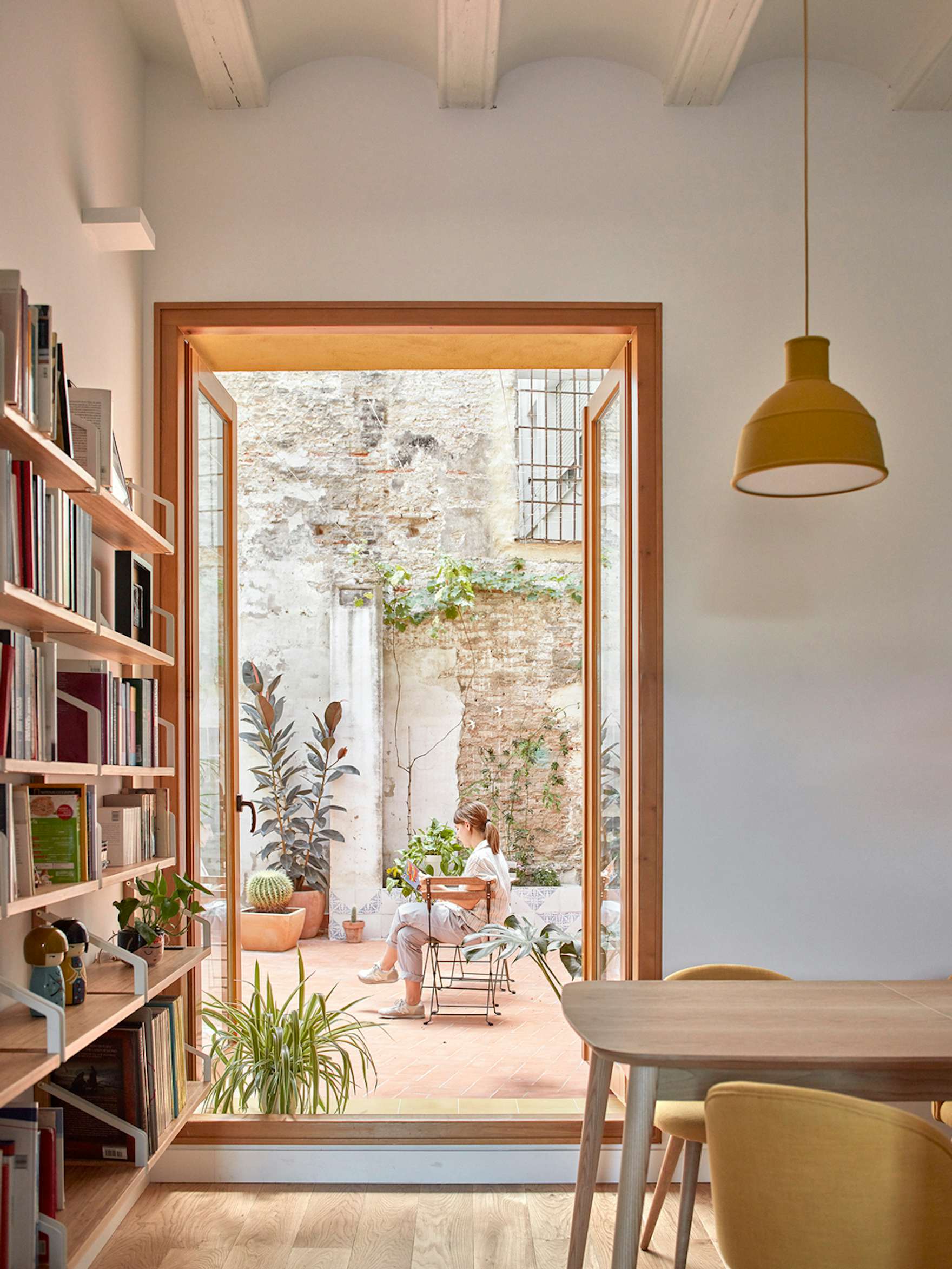 Sunny Tile Shines in a 100-Year-Old Spanish Apartment With a Secret ...