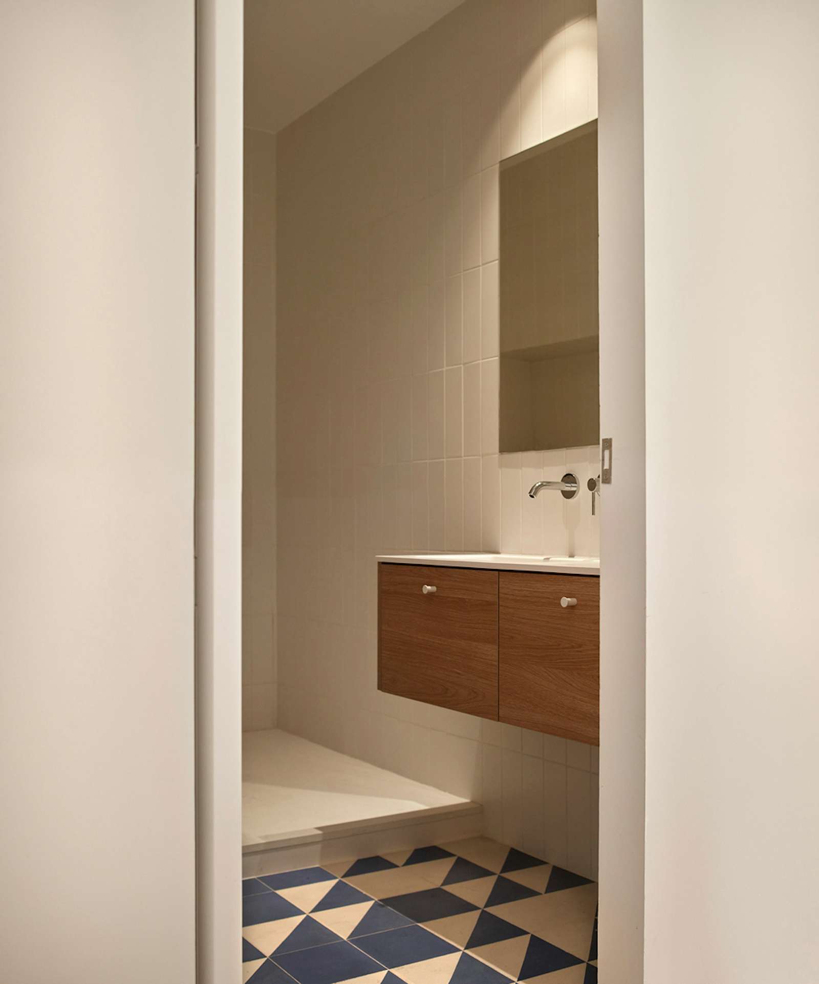 Photo 7 of 9 in Sunny Tile Shines in a 100-Year-Old Spanish Apartment ...