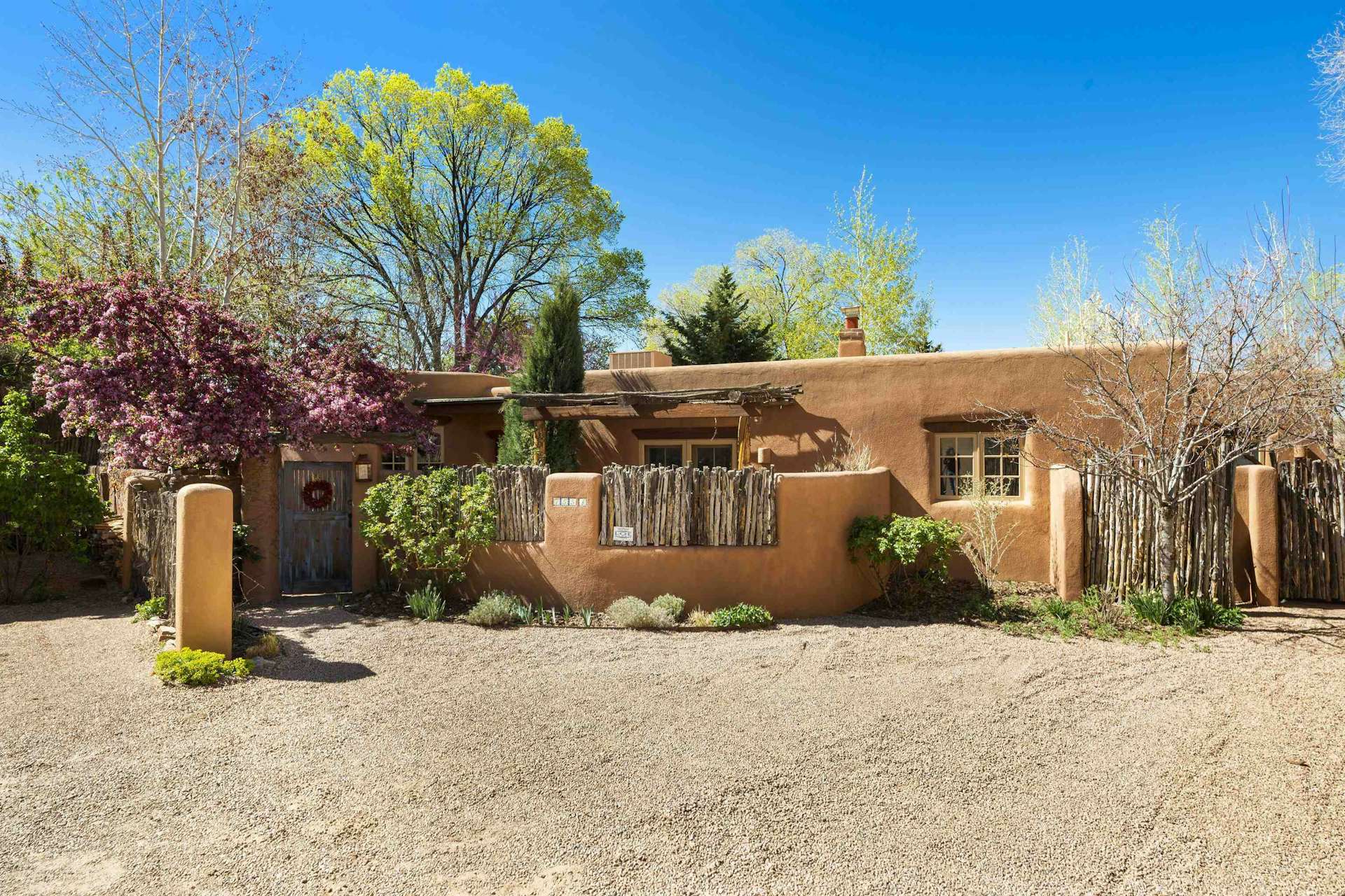 This Classic Pueblo-Style Home in Santa Fe, New Mexico Could Be Yours ...