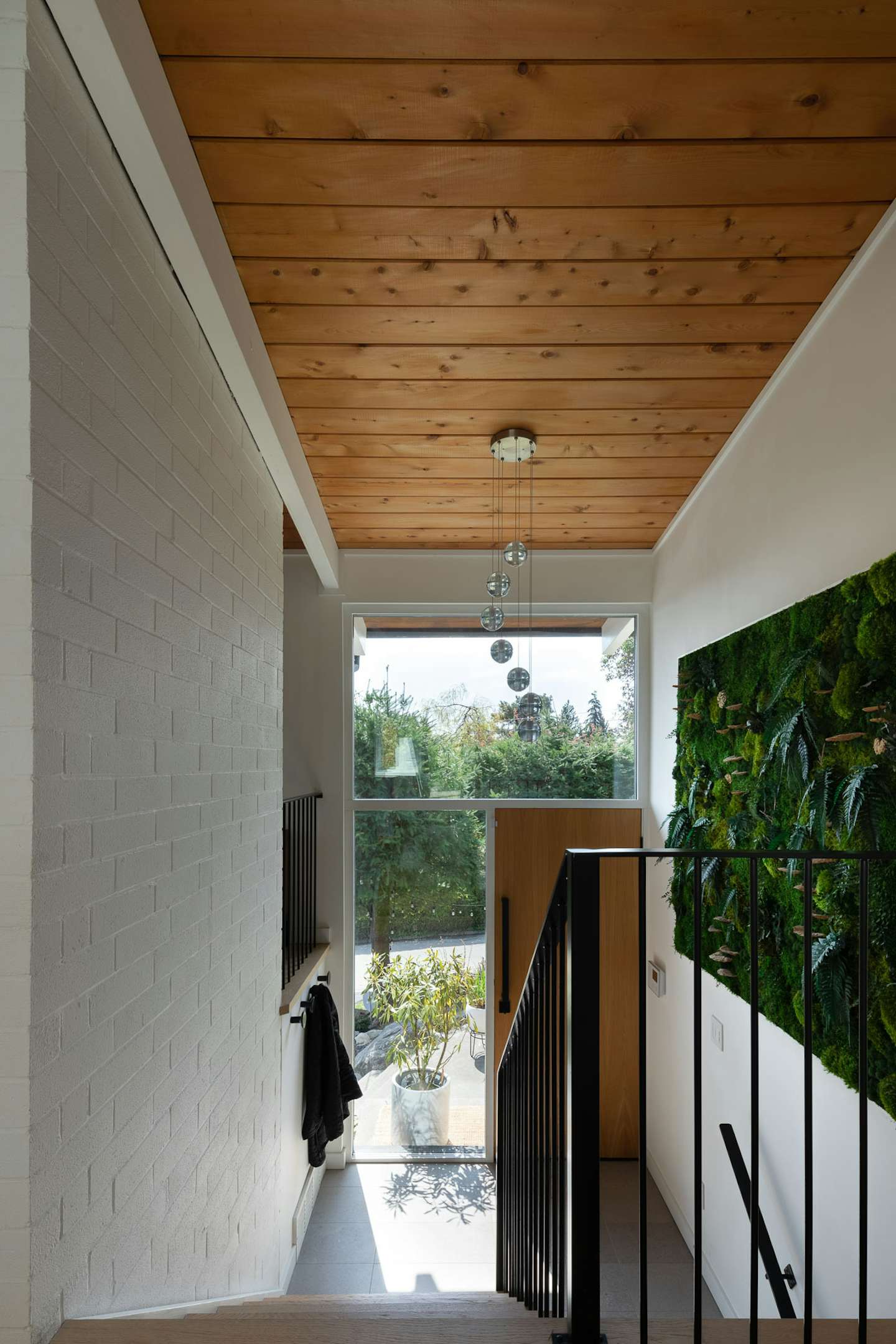 Photo 2 of 13 in A 1968 Home in British Columbia Hits the Market After ...