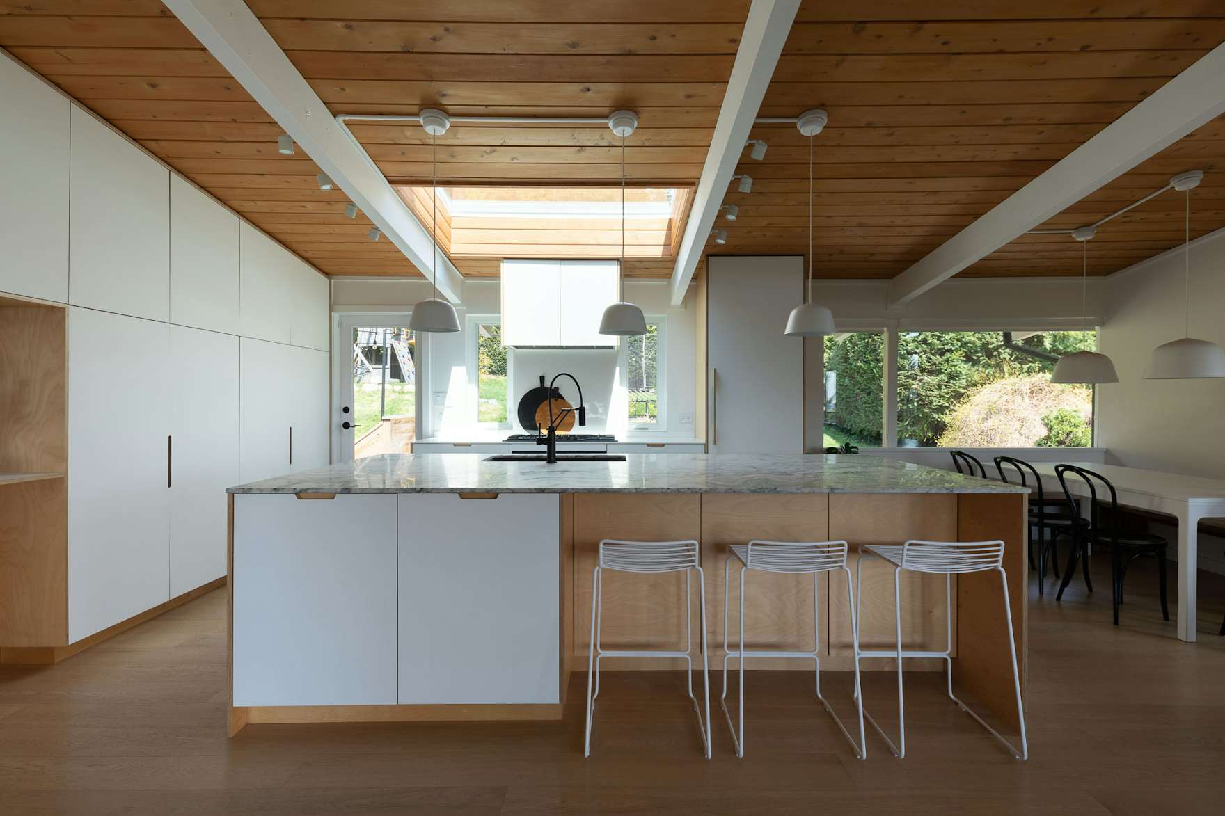 Photo 6 of 13 in A 1968 Home in British Columbia Hits the Market After ...