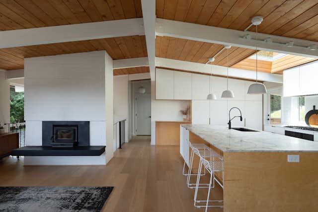 Photo 3 of 13 in A 1968 Home in British Columbia Hits the Market After ...