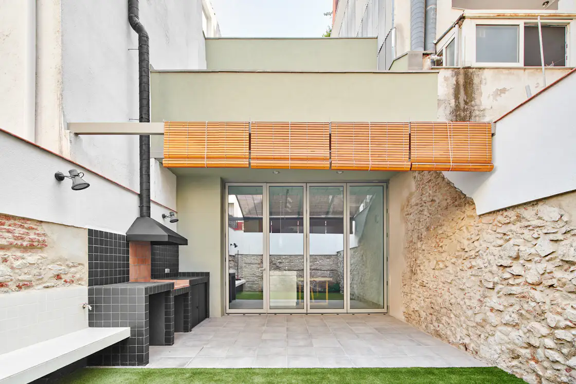 An Outdoor Courtyard Becomes the Living Room of a Family’s Barcelona ...