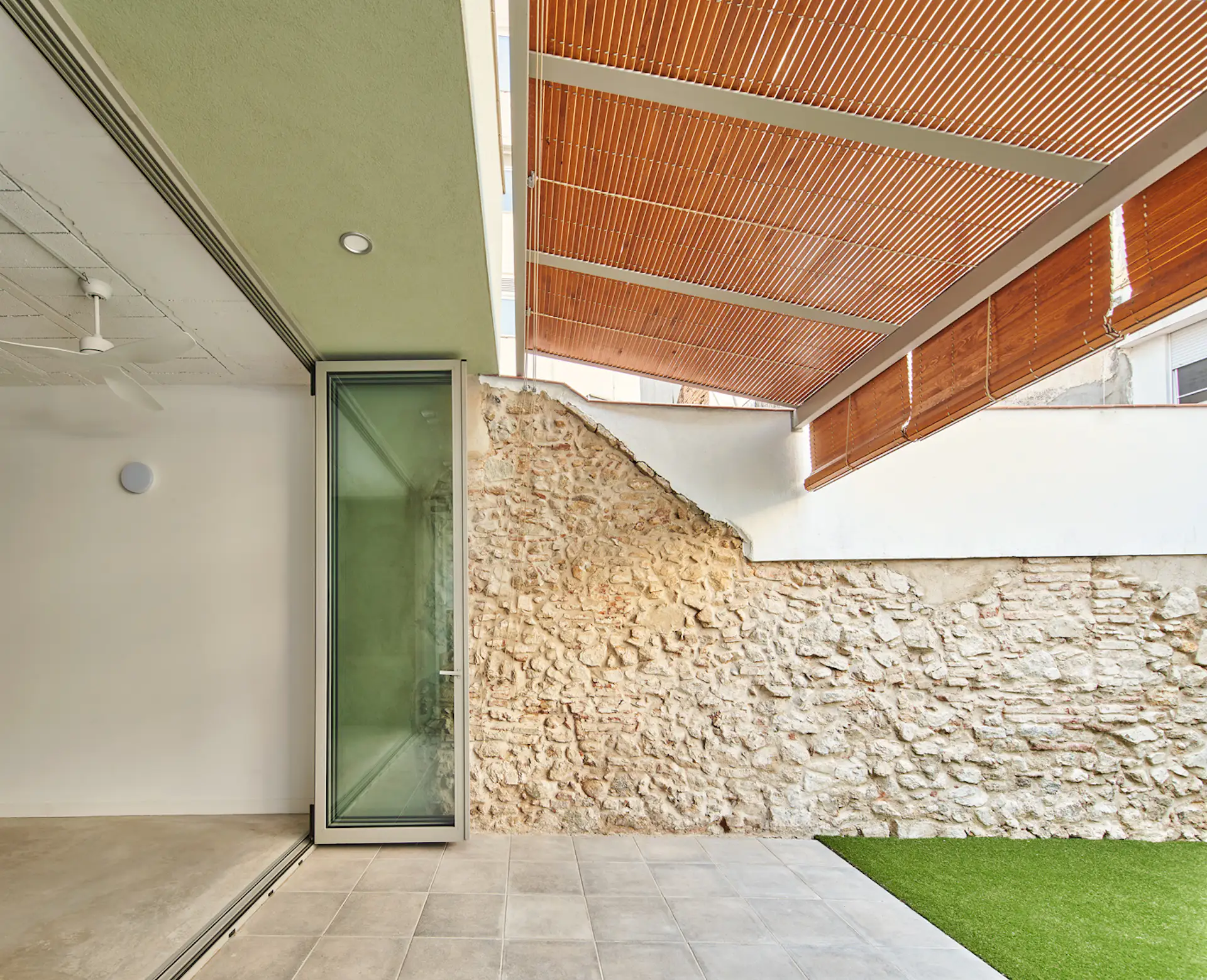 Photo 4 of 27 in An Outdoor Courtyard Becomes the Living Room of a ...