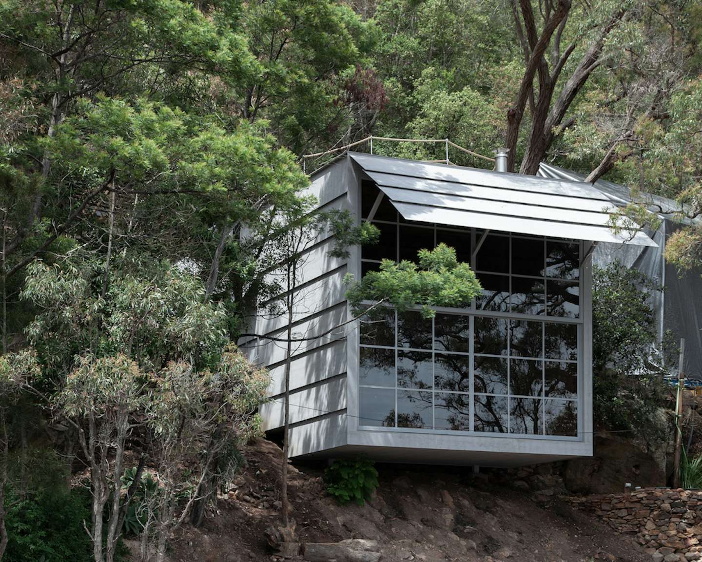 Photo 1 of 11 in A Massive Glass Front Slides Open at This Off-Grid ...