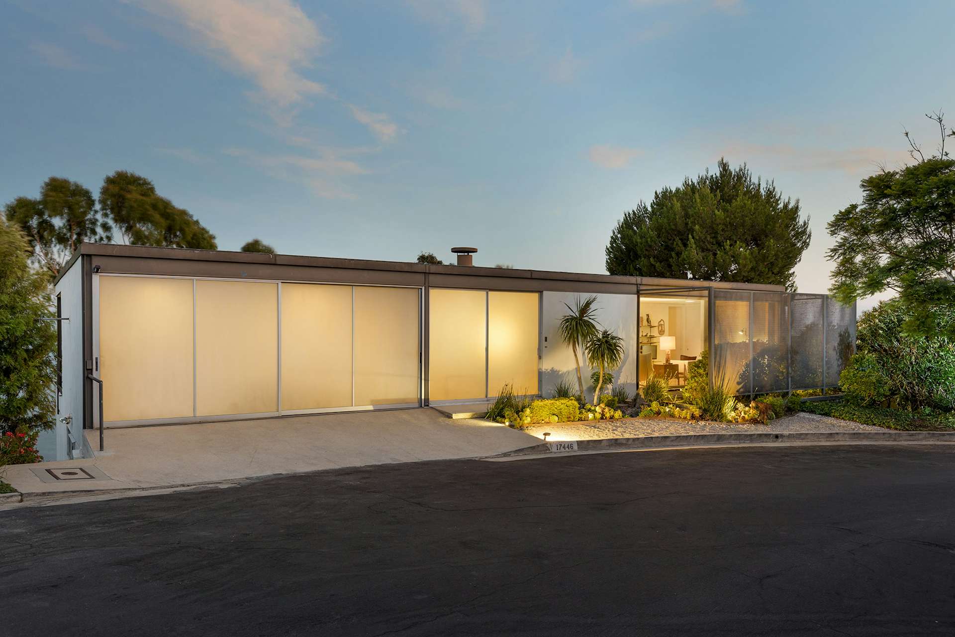 Photo 1 of 16 in An Iconic Midcentury Home by Pierre Koenig Seeks $4.5M ...