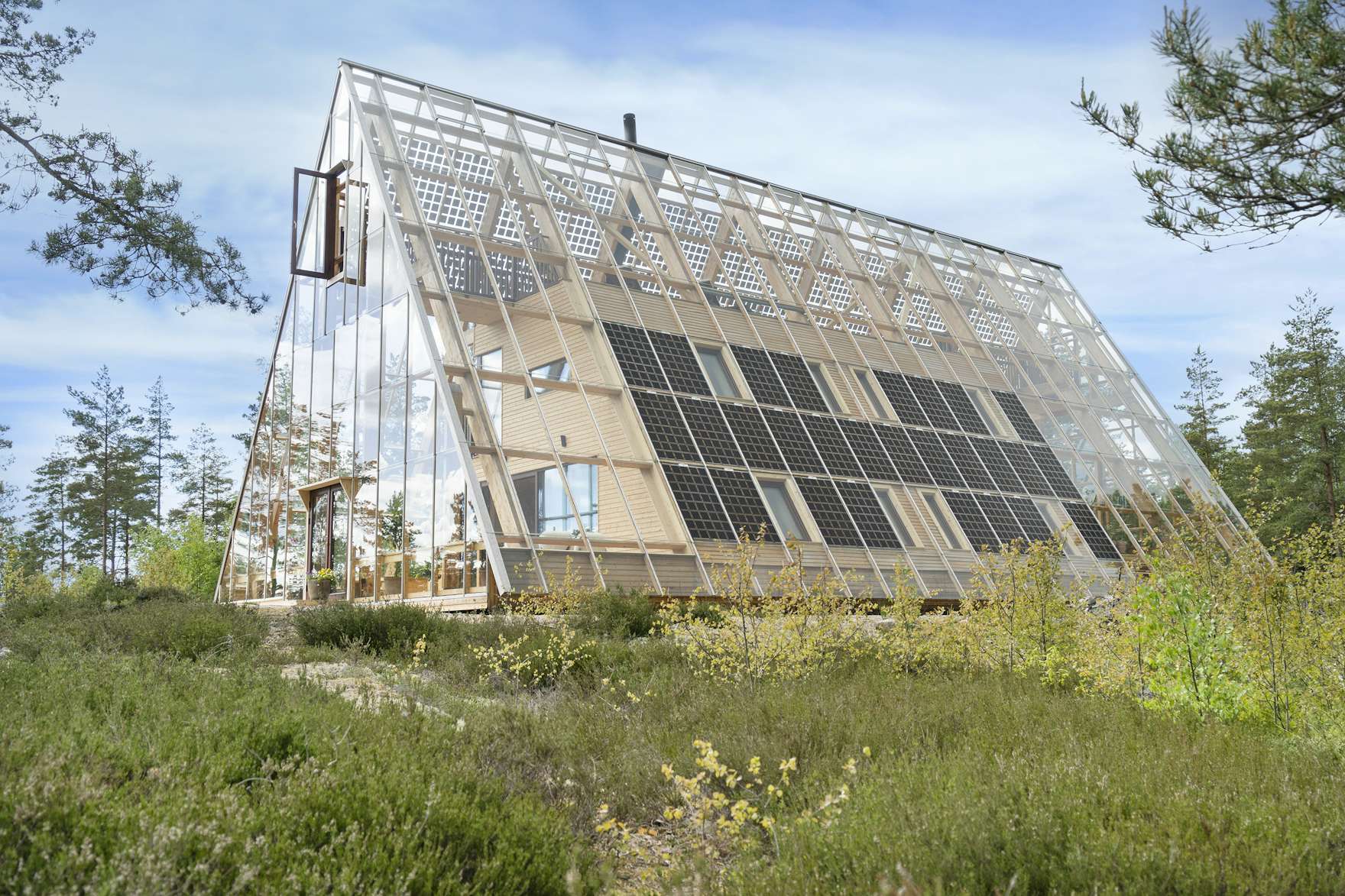 Photo 4 of 14 in Live Out Your Gardening Dreams in This $770K ...