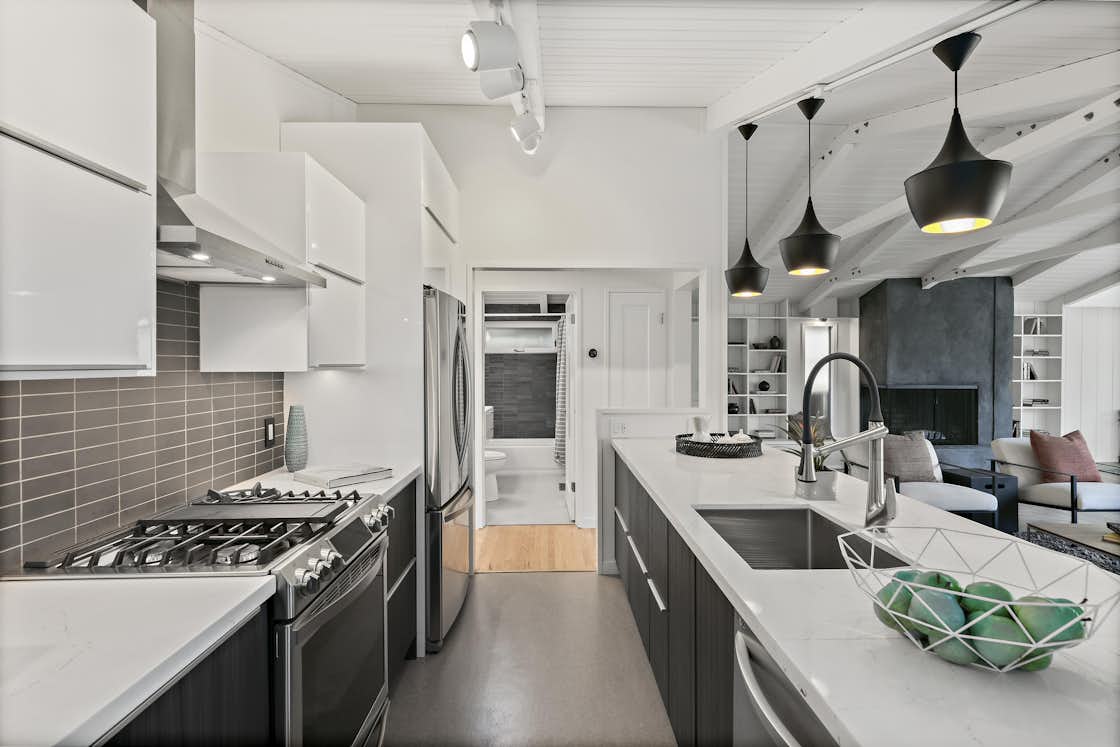 Photo 7 of 13 in This $849K Bay Area Midcentury Will Greet You With ...